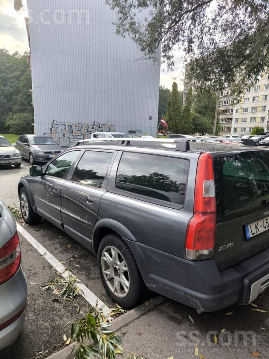 Grey Volvo XC70 2007 in Riga, with an engine capacity of 2.40 L and mileage of 506 thousand km for 3500 €, photo 16 on AUTOMOTO.COM.LV