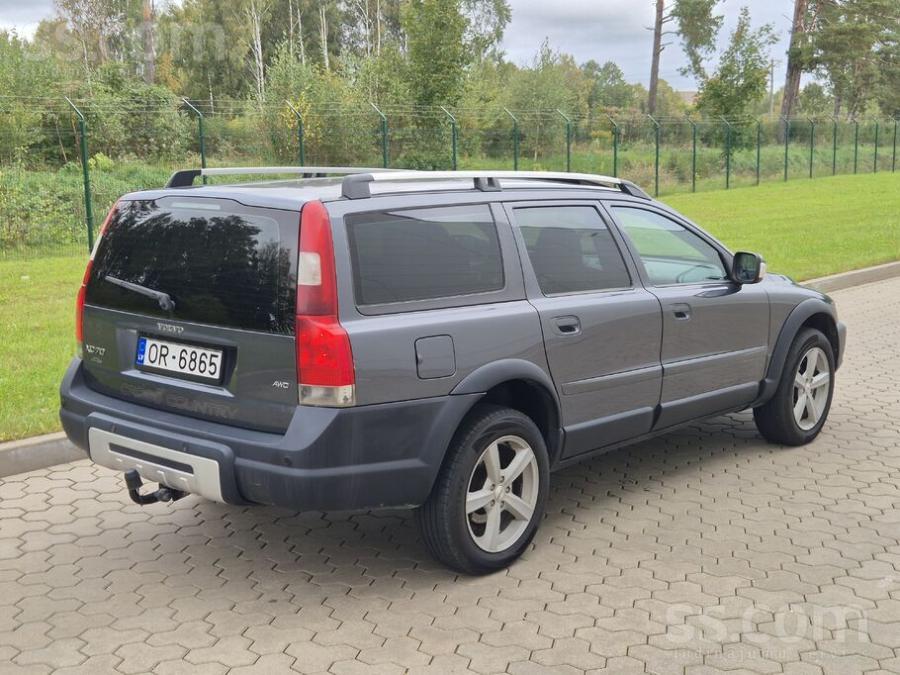 Grey Volvo XC70 2007 in Riga, with an engine capacity of 2.40 L and mileage of 353 thousand km for 3650 €, photo 4 on AUTOMOTO.COM.LV