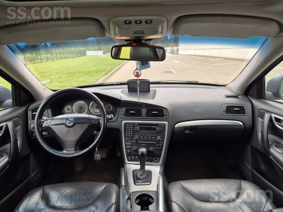Grey Volvo XC70 2007 in Riga, with an engine capacity of 2.40 L and mileage of 353 thousand km for 3650 €, photo 7 on AUTOMOTO.COM.LV