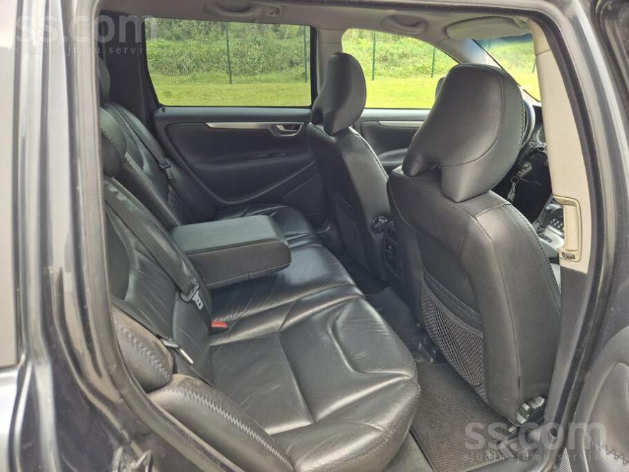 Grey Volvo XC70 2007 in Riga, with an engine capacity of 2.40 L and mileage of 353 thousand km for 3650 €, photo 10 on AUTOMOTO.COM.LV