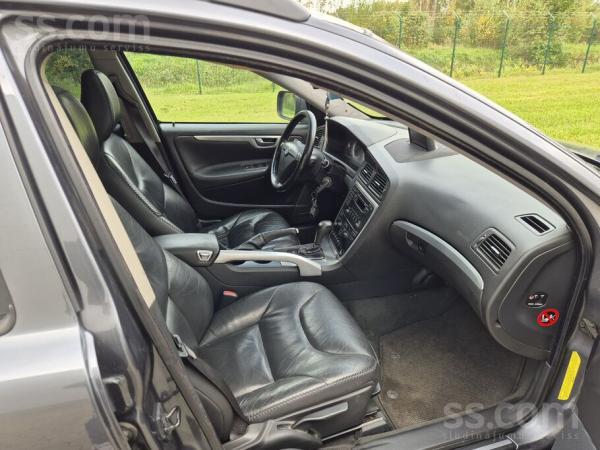 Pelēks Volvo XC70 2007 Rīga, ar dzinēja tilpumu 2.40 L un nobraukumu 353 tūkst. km par 3650 €, foto 11 vietnē AUTOMOTO.COM.LV