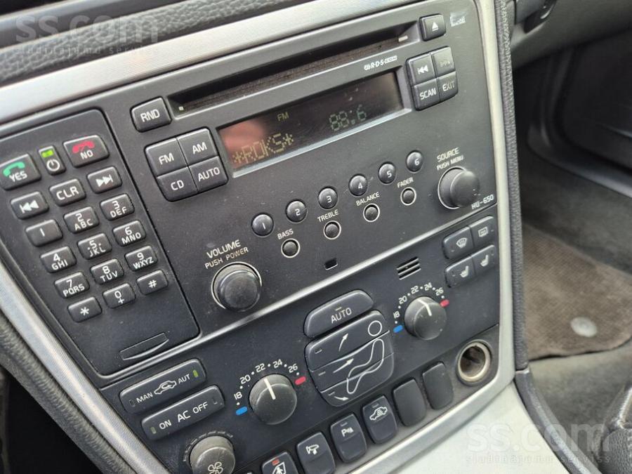 Grey Volvo XC70 2007 in Riga, with an engine capacity of 2.40 L and mileage of 353 thousand km for 3650 €, photo 12 on AUTOMOTO.COM.LV