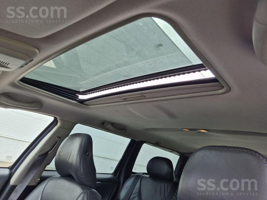 Grey Volvo XC70 2007 in Riga, with an engine capacity of 2.40 L and mileage of 353 thousand km for 3650 €, photo 13 on AUTOMOTO.COM.LV