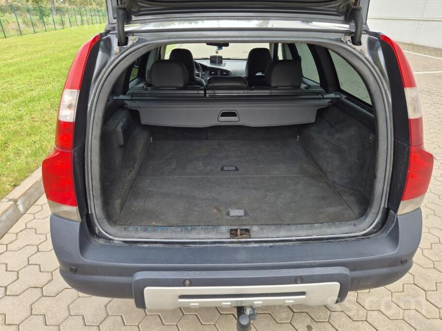 Grey Volvo XC70 2007 in Riga, with an engine capacity of 2.40 L and mileage of 353 thousand km for 3650 €, photo 15 on AUTOMOTO.COM.LV