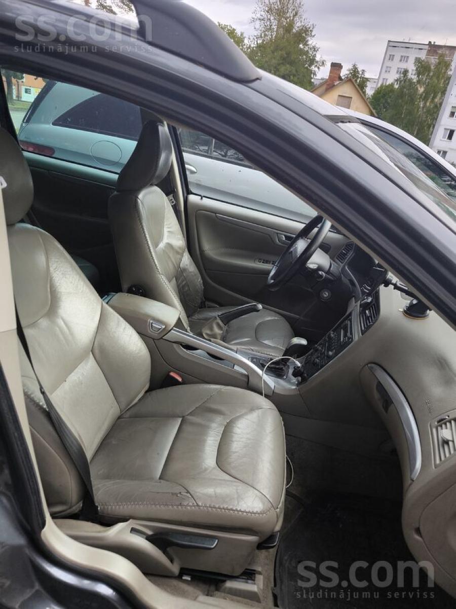 Pelēks Volvo XC70 2007 Rīga, ar dzinēja tilpumu 2.40 L un nobraukumu 506 tūkst. km par 2500 €, foto 12 vietnē AUTOMOTO.COM.LV