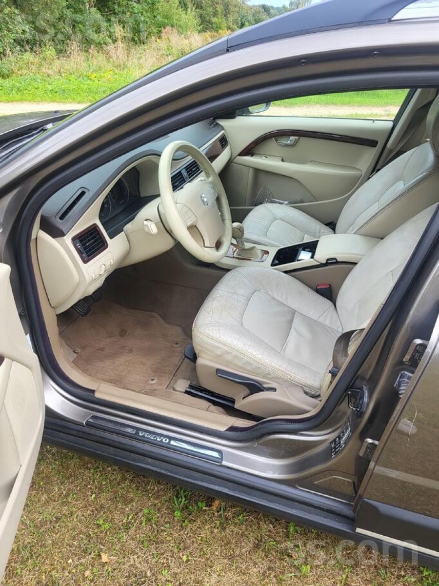 Pelēks Volvo XC70 2008 Jēkabpils, ar dzinēja tilpumu 2.40 L un nobraukumu 327 tūkst. km par 5800 €, foto 8 vietnē AUTOMOTO.COM.LV