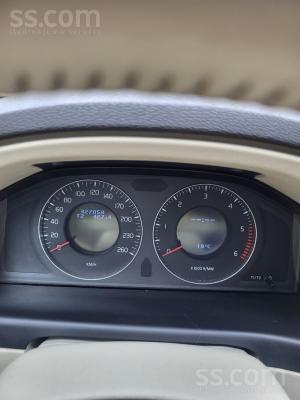 Pelēks Volvo XC70 2008 Jēkabpils, ar dzinēja tilpumu 2.40 L un nobraukumu 327 tūkst. km par 5800 €, foto 12 vietnē AUTOMOTO.COM.LV