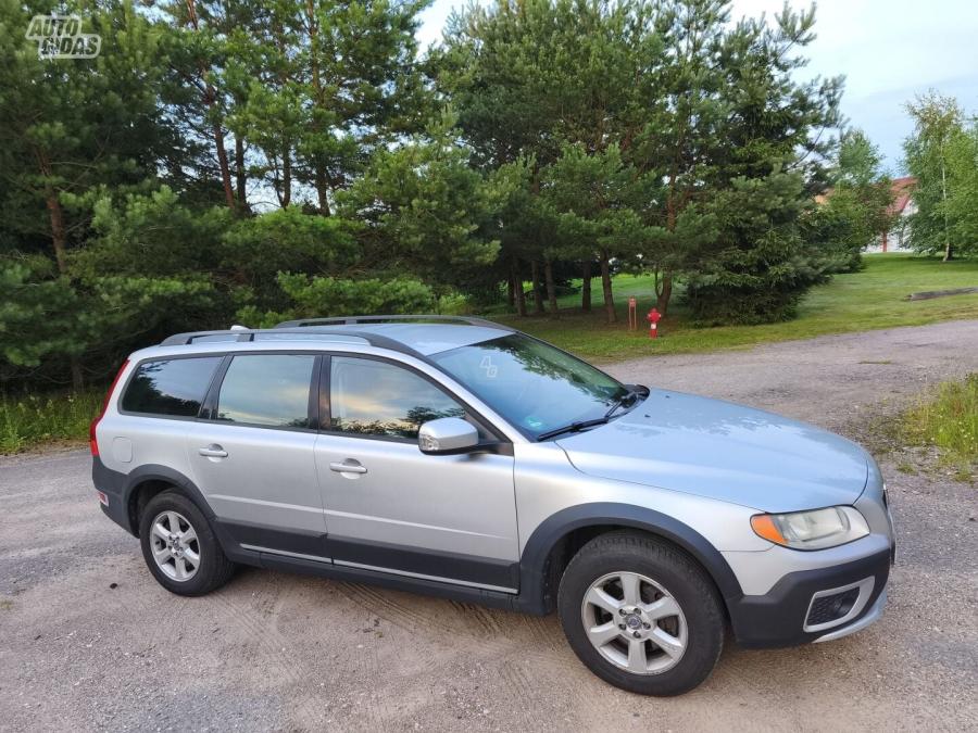Grey Volvo XC70 2009 in Elektrenai, with an engine capacity of 2.40 L and mileage of 308 thousand km for 5600 €, photo 5 on AUTOMOTO.COM.LV