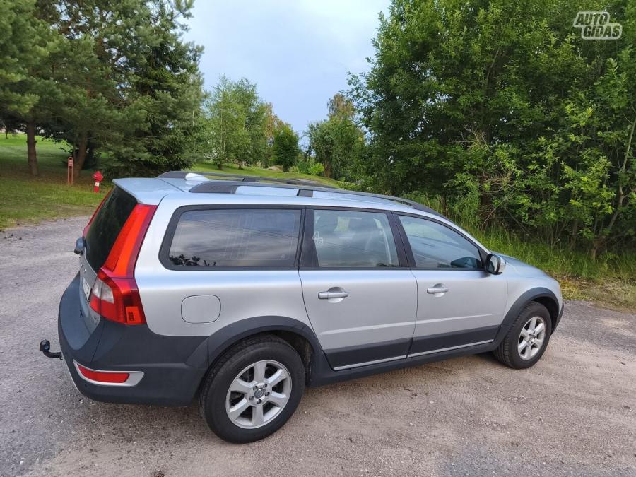 Grey Volvo XC70 2009 in Elektrenai, with an engine capacity of 2.40 L and mileage of 308 thousand km for 5600 €, photo 7 on AUTOMOTO.COM.LV