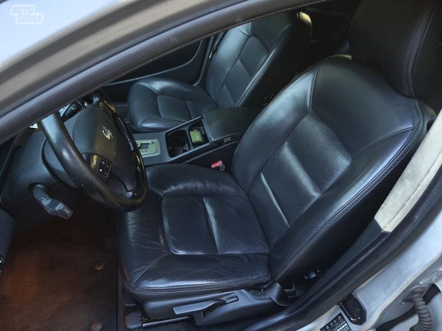 Grey Volvo XC70 2009 in Elektrenai, with an engine capacity of 2.40 L and mileage of 308 thousand km for 5600 €, photo 13 on AUTOMOTO.COM.LV