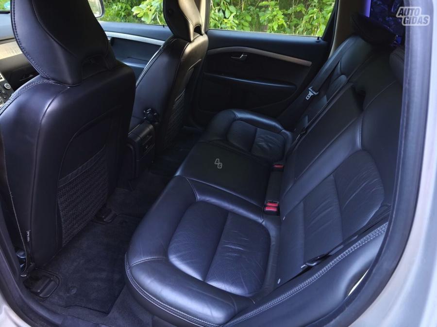 Grey Volvo XC70 2009 in Elektrenai, with an engine capacity of 2.40 L and mileage of 308 thousand km for 5600 €, photo 14 on AUTOMOTO.COM.LV