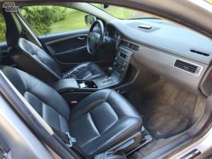 Grey Volvo XC70 2009 in Elektrenai, with an engine capacity of 2.40 L and mileage of 308 thousand km for 5600 €, photo 16 on AUTOMOTO.COM.LV