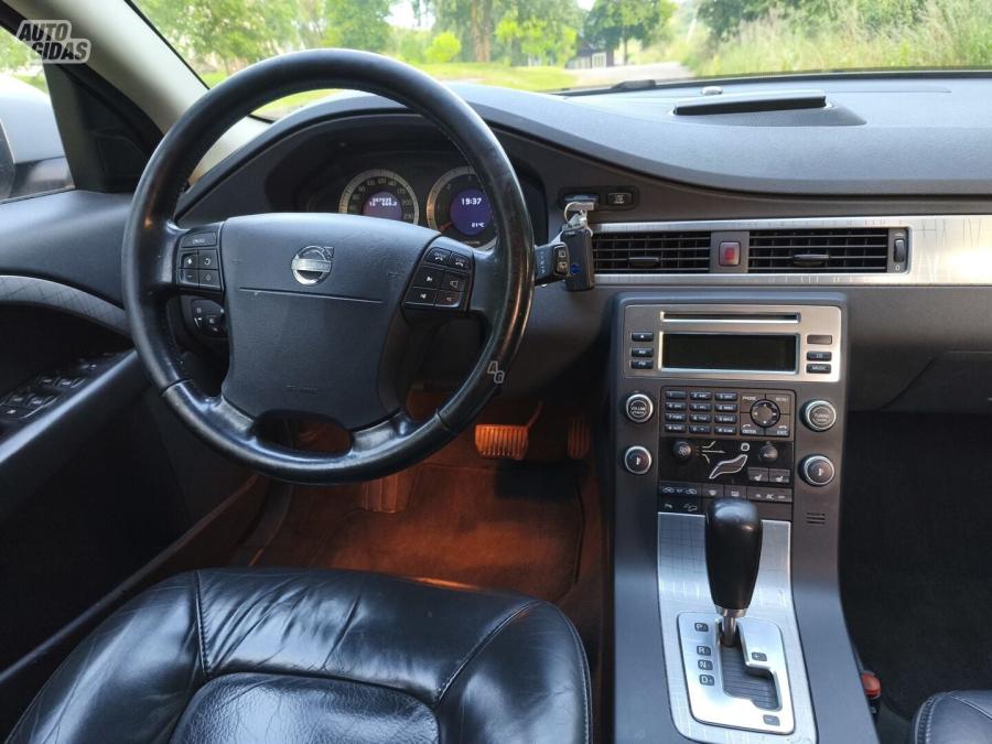 Grey Volvo XC70 2009 in Elektrenai, with an engine capacity of 2.40 L and mileage of 308 thousand km for 5600 €, photo 19 on AUTOMOTO.COM.LV