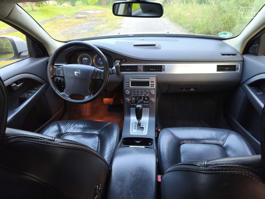Grey Volvo XC70 2009 in Elektrenai, with an engine capacity of 2.40 L and mileage of 308 thousand km for 5600 €, photo 21 on AUTOMOTO.COM.LV