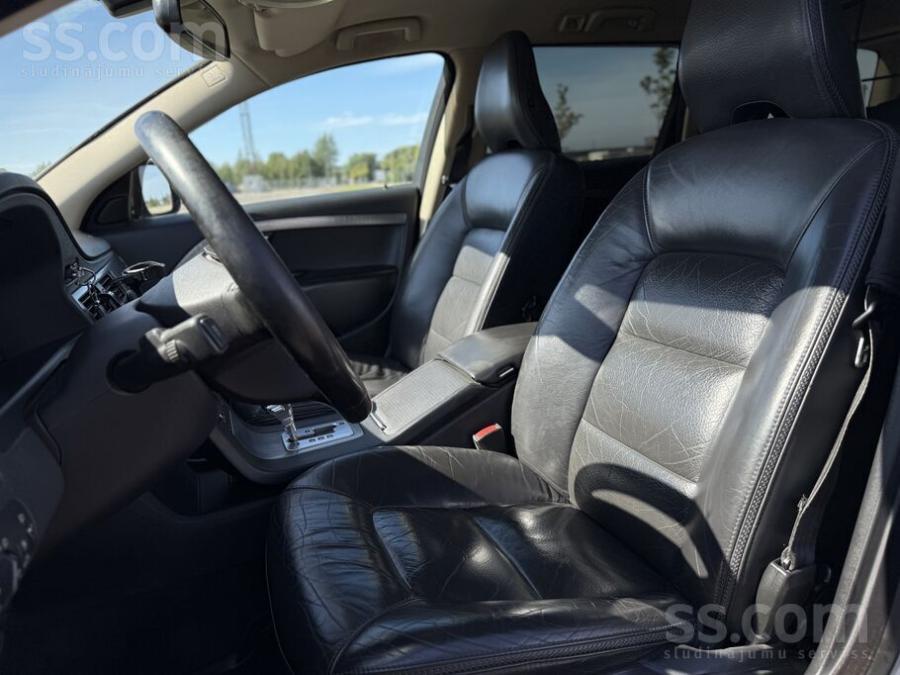 Pelēks Volvo XC70 2009 Liepāja, ar dzinēja tilpumu 2.40 L un nobraukumu 345 tūkst. km par 6600 €, foto 13 vietnē AUTOMOTO.COM.LV