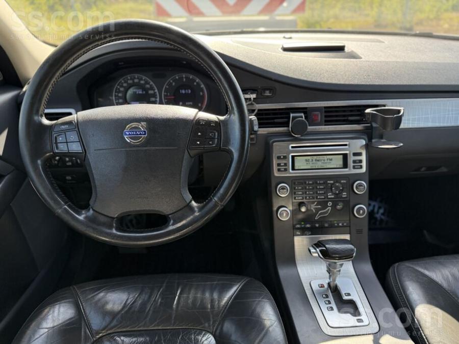 Pelēks Volvo XC70 2009 Liepāja, ar dzinēja tilpumu 2.40 L un nobraukumu 345 tūkst. km par 6600 €, foto 15 vietnē AUTOMOTO.COM.LV