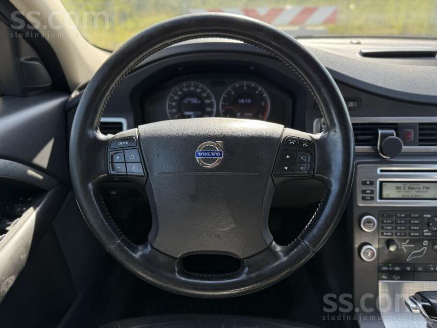 Pelēks Volvo XC70 2009 Liepāja, ar dzinēja tilpumu 2.40 L un nobraukumu 345 tūkst. km par 6600 €, foto 16 vietnē AUTOMOTO.COM.LV