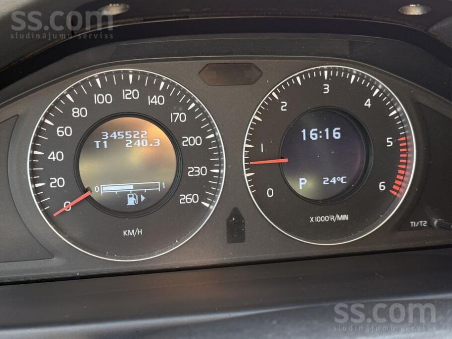 Pelēks Volvo XC70 2009 Liepāja, ar dzinēja tilpumu 2.40 L un nobraukumu 345 tūkst. km par 6600 €, foto 19 vietnē AUTOMOTO.COM.LV