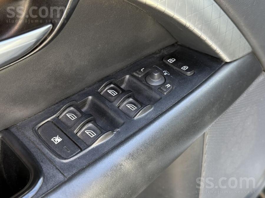 Pelēks Volvo XC70 2009 Liepāja, ar dzinēja tilpumu 2.40 L un nobraukumu 345 tūkst. km par 6600 €, foto 23 vietnē AUTOMOTO.COM.LV
