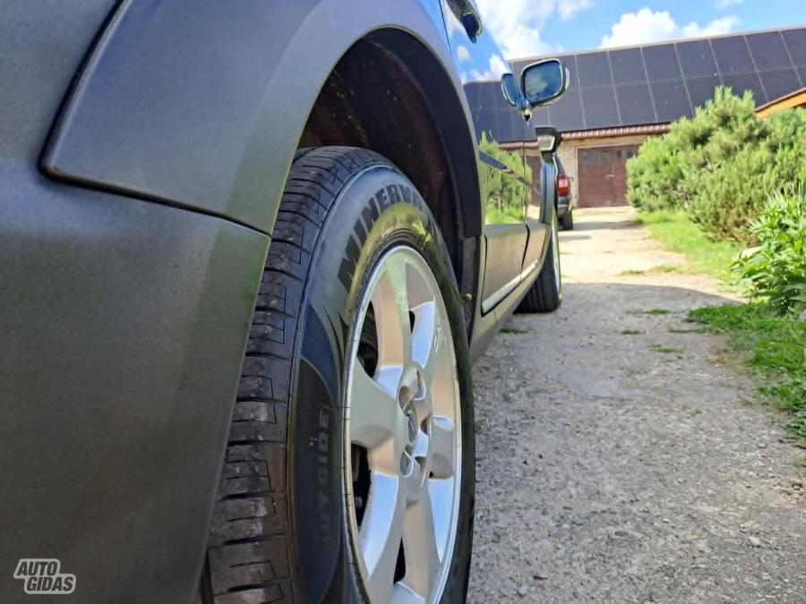 Grey Volvo XC70 2009 in Kazlu Ruda, with an engine capacity of 3.20 L and mileage of 266 thousand km for 5200 €, photo 4 on AUTOMOTO.COM.LV