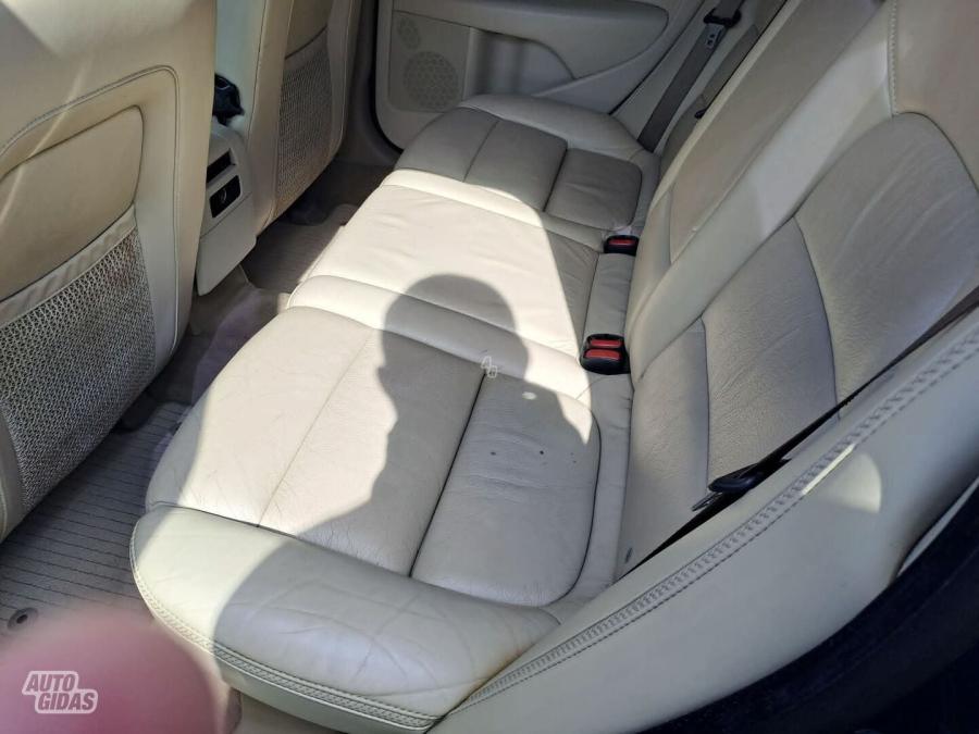 Grey Volvo XC70 2009 in Kazlu Ruda, with an engine capacity of 3.20 L and mileage of 266 thousand km for 5200 €, photo 14 on AUTOMOTO.COM.LV