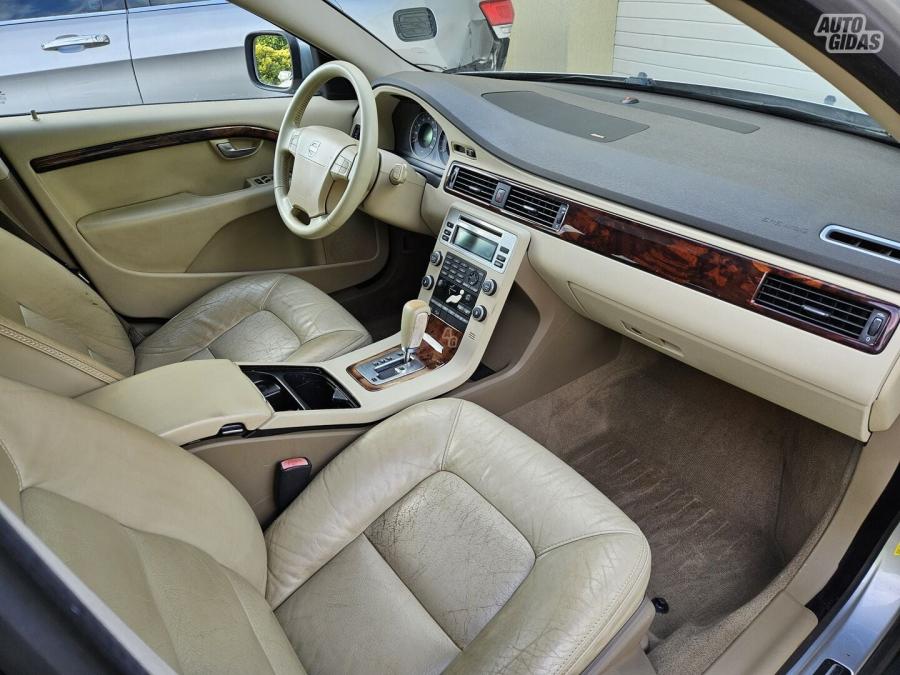 Grey Volvo XC70 2009 in Kaunas, with an engine capacity of 3.20 L and mileage of 130 thousand km for 5250 €, photo 14 on AUTOMOTO.COM.LV