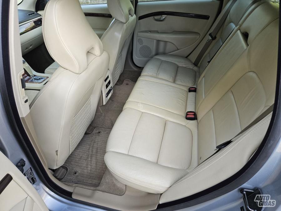 Grey Volvo XC70 2009 in Kaunas, with an engine capacity of 3.20 L and mileage of 130 thousand km for 5250 €, photo 18 on AUTOMOTO.COM.LV