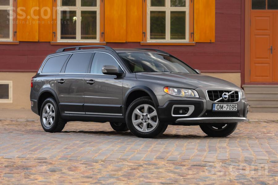 Pelēks Volvo XC70 2010 Jelgava, ar dzinēja tilpumu 2.40 L un nobraukumu 0 tūkst. km par 7990 €, foto 1 vietnē AUTOMOTO.COM.LV