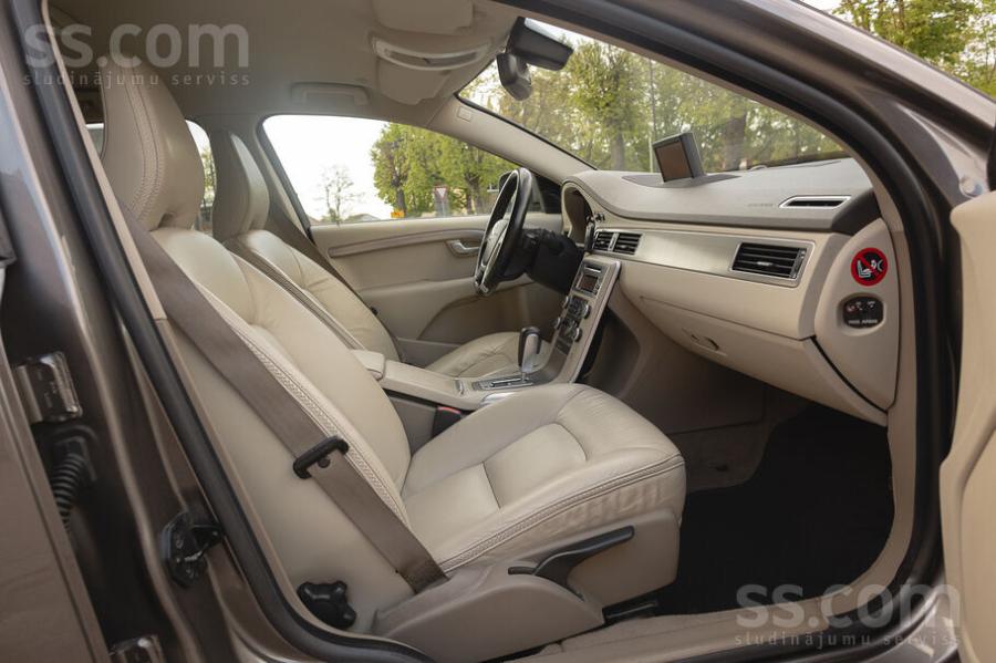 Pelēks Volvo XC70 2010 Jelgava, ar dzinēja tilpumu 2.40 L un nobraukumu 0 tūkst. km par 7990 €, foto 8 vietnē AUTOMOTO.COM.LV