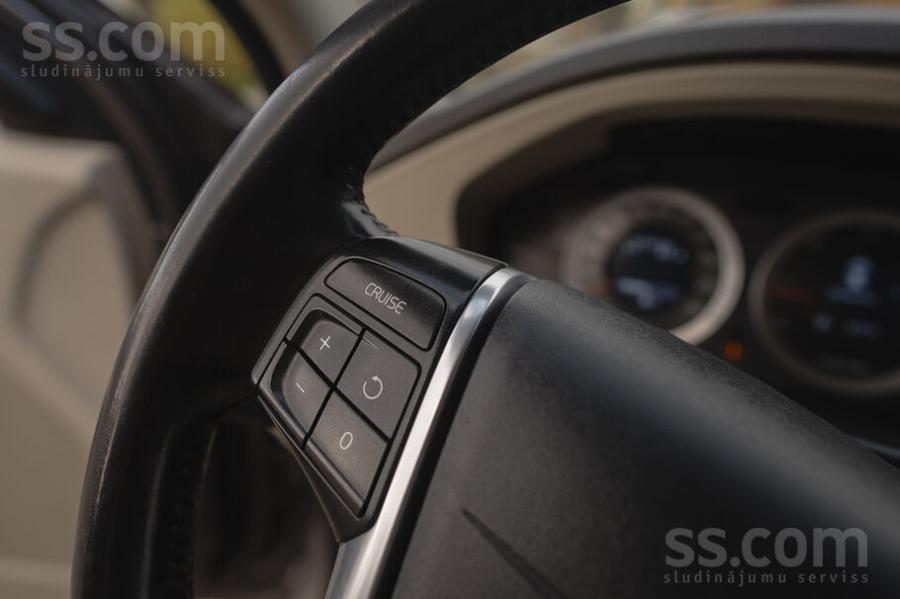 Pelēks Volvo XC70 2010 Jelgava, ar dzinēja tilpumu 2.40 L un nobraukumu 0 tūkst. km par 7990 €, foto 10 vietnē AUTOMOTO.COM.LV