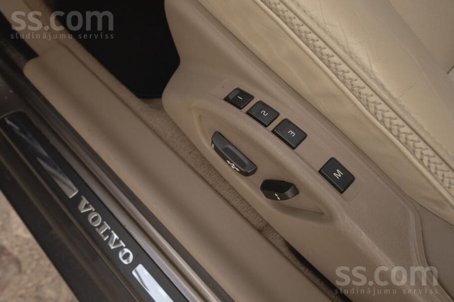 Pelēks Volvo XC70 2010 Jelgava, ar dzinēja tilpumu 2.40 L un nobraukumu 0 tūkst. km par 7990 €, foto 14 vietnē AUTOMOTO.COM.LV