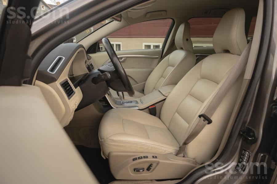 Pelēks Volvo XC70 2010 Jelgava, ar dzinēja tilpumu 2.40 L un nobraukumu 0 tūkst. km par 7990 €, foto 19 vietnē AUTOMOTO.COM.LV