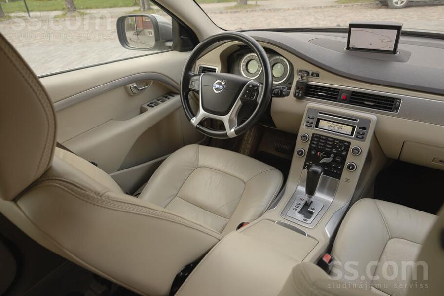 Pelēks Volvo XC70 2010 Jelgava, ar dzinēja tilpumu 2.40 L un nobraukumu 0 tūkst. km par 7990 €, foto 20 vietnē AUTOMOTO.COM.LV