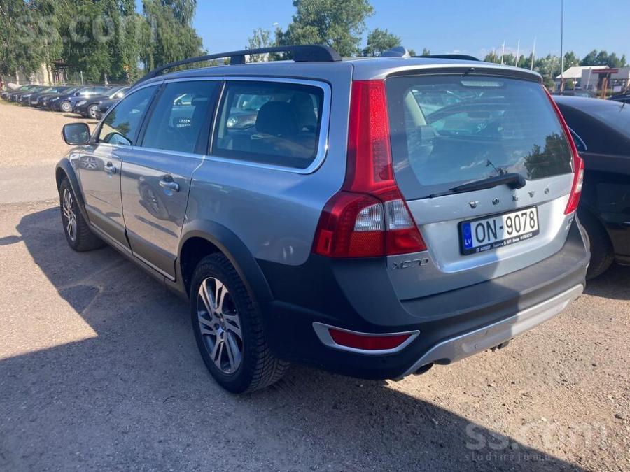 Pelēks Volvo XC70 2012 Rīga, ar dzinēja tilpumu 2.40 L un nobraukumu 370 tūkst. km par 8400 €, foto 5 vietnē AUTOMOTO.COM.LV