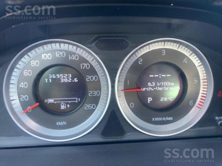 Pelēks Volvo XC70 2012 Rīga, ar dzinēja tilpumu 2.40 L un nobraukumu 370 tūkst. km par 8400 €, foto 8 vietnē AUTOMOTO.COM.LV