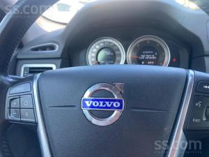 Pelēks Volvo XC70 2012 Rīga, ar dzinēja tilpumu 2.40 L un nobraukumu 370 tūkst. km par 8400 €, foto 9 vietnē AUTOMOTO.COM.LV
