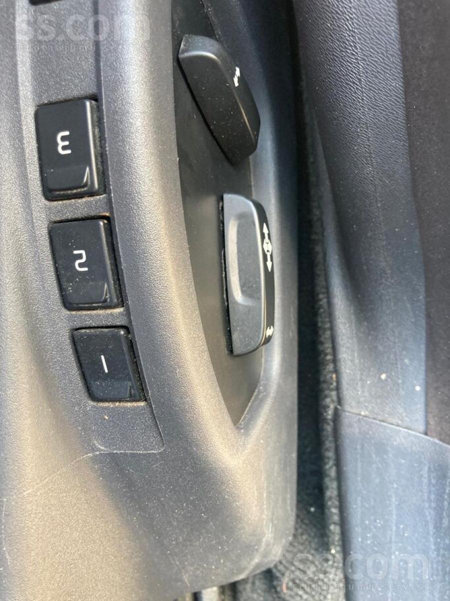 Pelēks Volvo XC70 2012 Rīga, ar dzinēja tilpumu 2.40 L un nobraukumu 370 tūkst. km par 8400 €, foto 12 vietnē AUTOMOTO.COM.LV