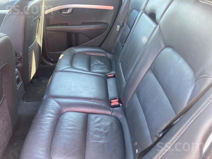 Pelēks Volvo XC70 2012 Rīga, ar dzinēja tilpumu 2.40 L un nobraukumu 370 tūkst. km par 8400 €, foto 22 vietnē AUTOMOTO.COM.LV