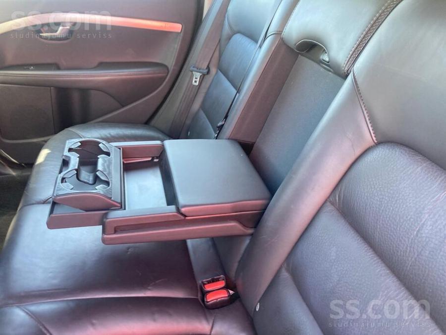 Pelēks Volvo XC70 2012 Rīga, ar dzinēja tilpumu 2.40 L un nobraukumu 370 tūkst. km par 8400 €, foto 23 vietnē AUTOMOTO.COM.LV