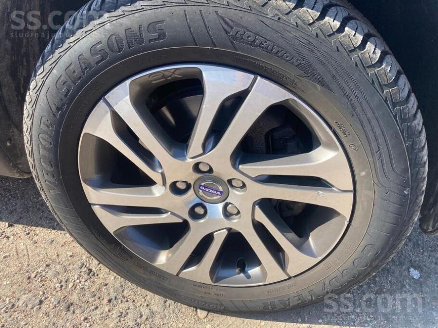 Pelēks Volvo XC70 2012 Rīga, ar dzinēja tilpumu 2.40 L un nobraukumu 370 tūkst. km par 8400 €, foto 27 vietnē AUTOMOTO.COM.LV