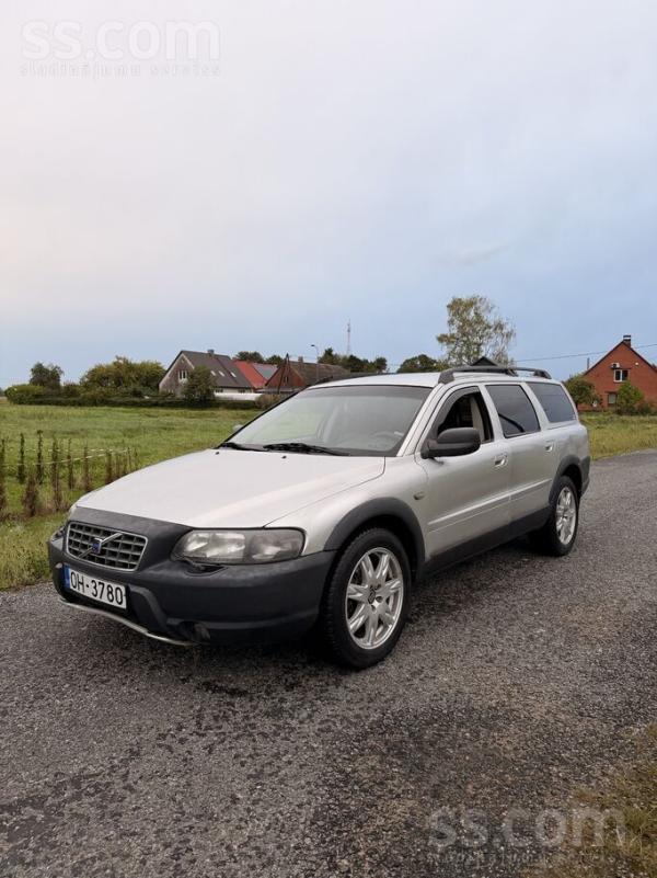 Grey Volvo XC70 2001 in Kuldiga, with an engine capacity of 2.40 L and mileage of 483 thousand km for 1400 €, photo 3 on AUTOMOTO.COM.LV