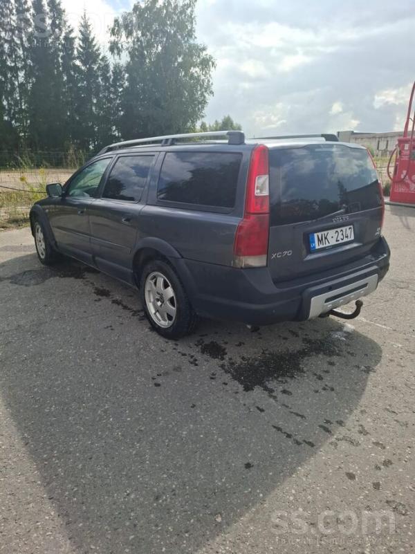 Grey Volvo XC70 2004 in Riga, with an engine capacity of 2.40 L and mileage of 0 thousand km for 2900 €, photo 3 on AUTOMOTO.COM.LV