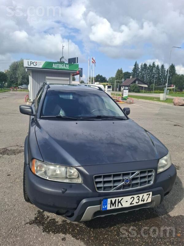 Grey Volvo XC70 2004 in Riga, with an engine capacity of 2.40 L and mileage of 0 thousand km for 2900 €, photo 4 on AUTOMOTO.COM.LV