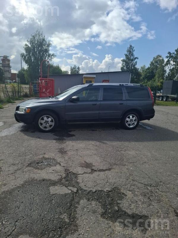 Grey Volvo XC70 2004 in Riga, with an engine capacity of 2.40 L and mileage of 0 thousand km for 2900 €, photo 5 on AUTOMOTO.COM.LV