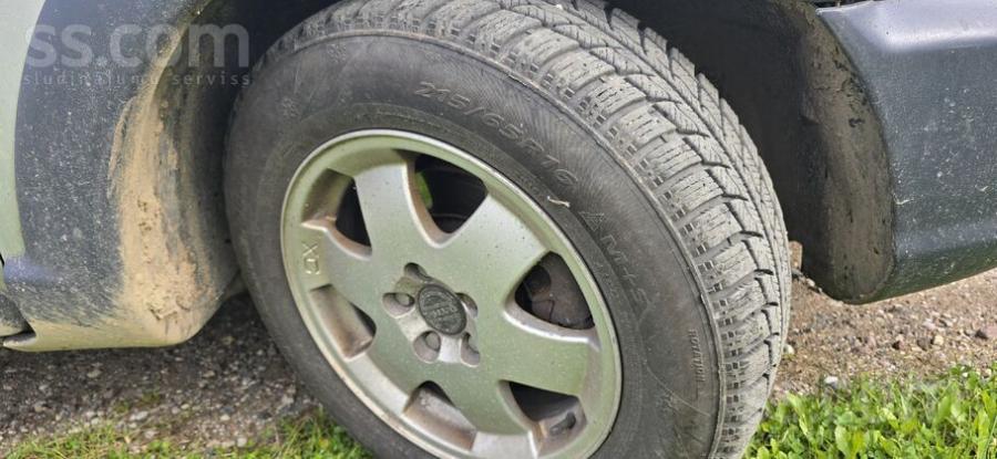 Grey Volvo XC70 2004 in Cesis, with an engine capacity of 2.40 L and mileage of 409 thousand km for 1500 €, photo 8 on AUTOMOTO.COM.LV