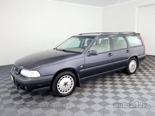 Grey Volvo XC70 1999 in Tallinn, with an engine capacity of 2.40 L and mileage of 305 thousand km for 999 €, photo 2 on AUTOMOTO.COM.LV