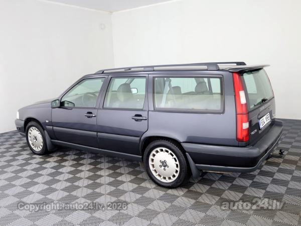 Grey Volvo XC70 1999 in Tallinn, with an engine capacity of 2.40 L and mileage of 305 thousand km for 999 €, photo 4 on AUTOMOTO.COM.LV