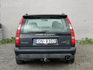 Grey Volvo XC70 1999 in Riga, with an engine capacity of 2.50 L and mileage of 305 thousand km for 2690 €, photo 4 on AUTOMOTO.COM.LV