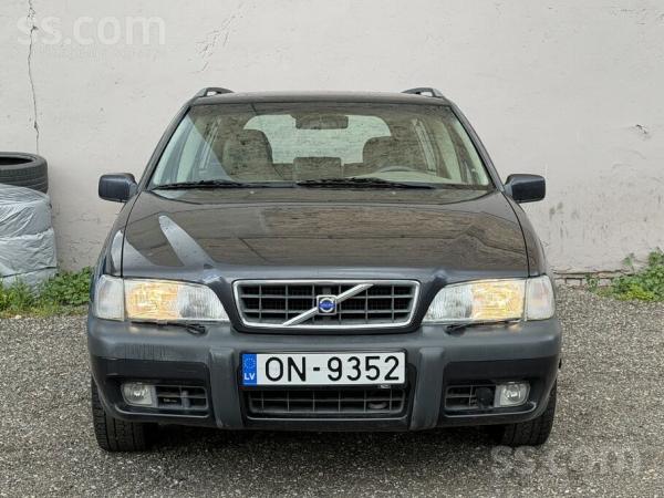Grey Volvo XC70 1999 in Riga, with an engine capacity of 2.50 L and mileage of 305 thousand km for 2690 €, photo 4 on AUTOMOTO.COM.LV