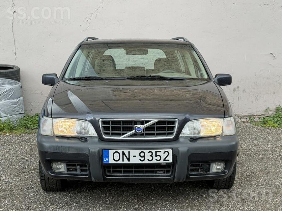 Grey Volvo XC70 1999 in Riga, with an engine capacity of 2.50 L and mileage of 305 thousand km for 2690 €, photo 5 on AUTOMOTO.COM.LV
